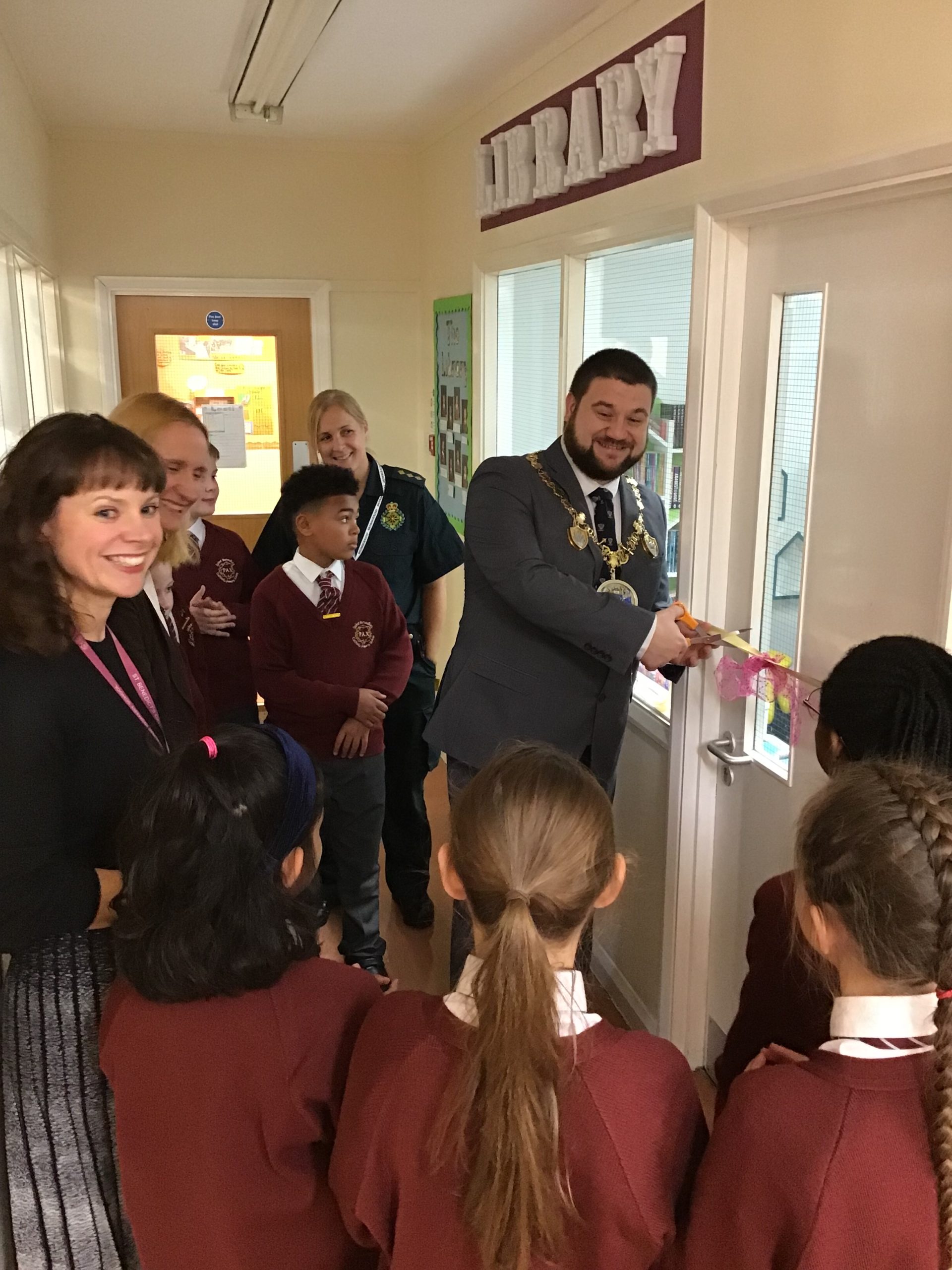 Mayor Opens New School Library After Severe Flooding – Education Service